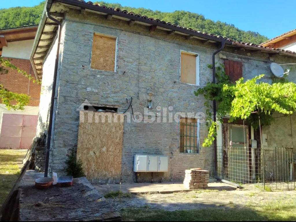 Vendita Rustico in via del Cantone Castel d'Aiano. Da ristrutturare ...