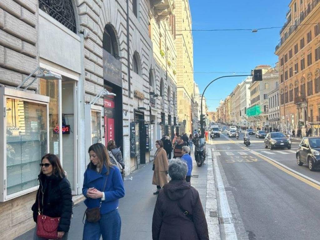 Locale commerciale via Nazionale, Roma, Rif. 112232933 - Immobiliare.it