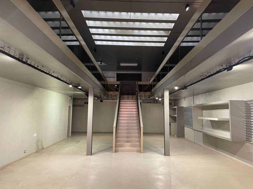 Locale commerciale via Ganaceto, Modena, Rif. 112235005 - Immobiliare.it