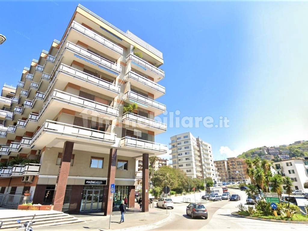Vendita Appartamento Salerno. Quadrilocale in via Irno. Da ...