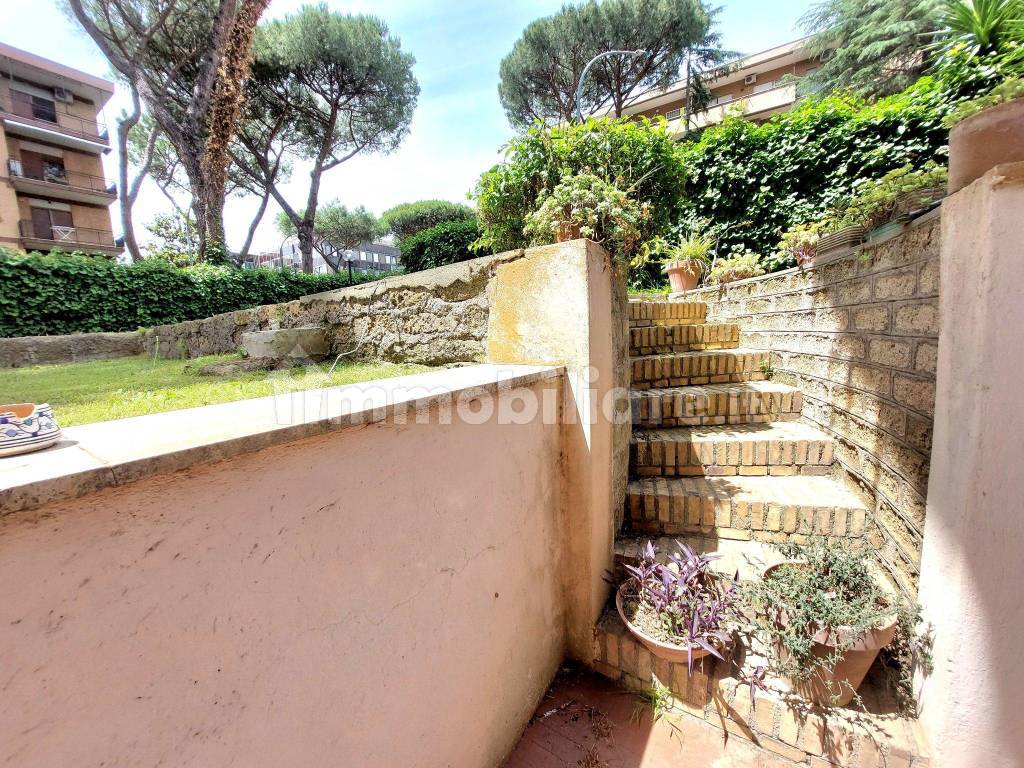 Vendita Appartamento in via Marcello Garosi 10. Roma. Da ristrutturare ...