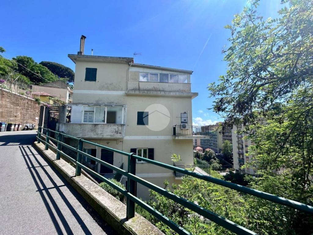 Vendita Appartamento Genova. Trilocale in via Rollino. Buono stato ...