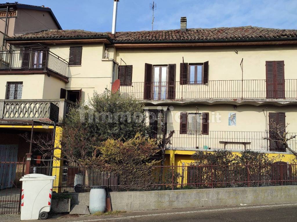 Vendita Casale in via Luigi Bindello 3 Neive. Buono stato, posto auto ...