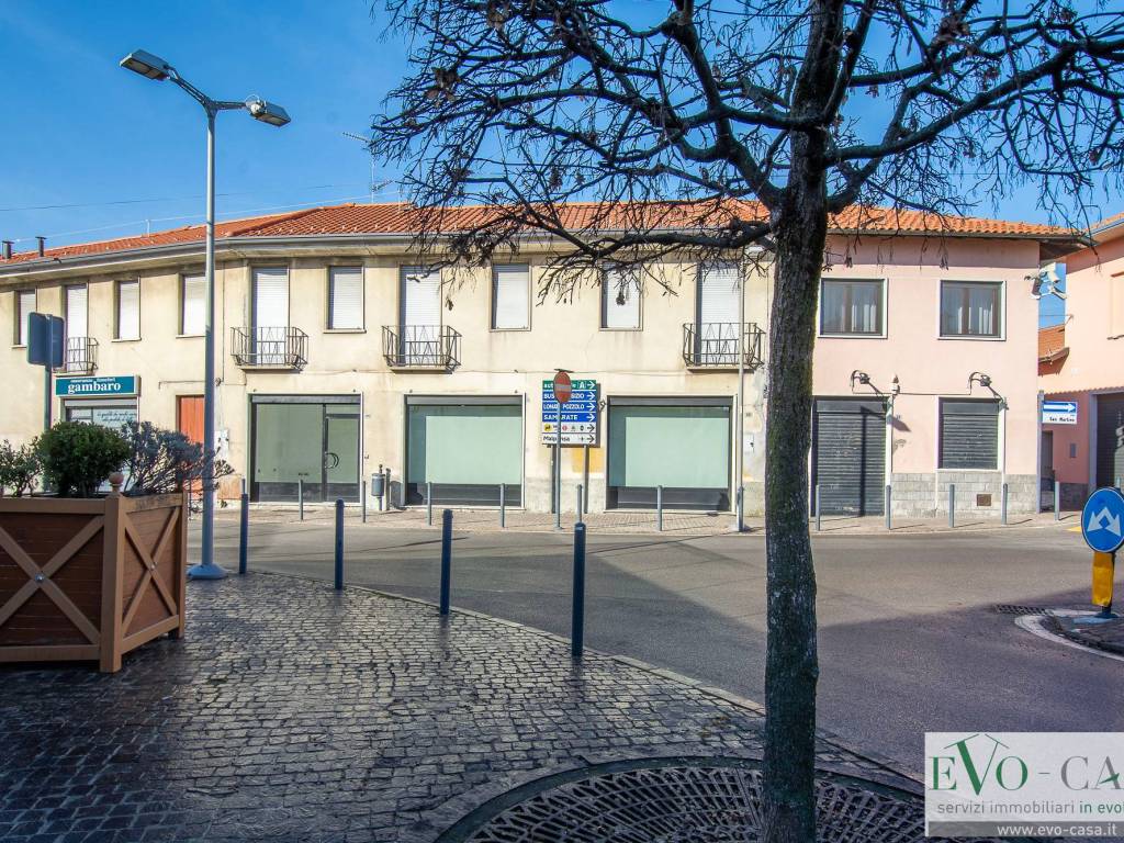 Locale commerciale piazza d'Armi 23, Magnago, Rif. 112312813 ...