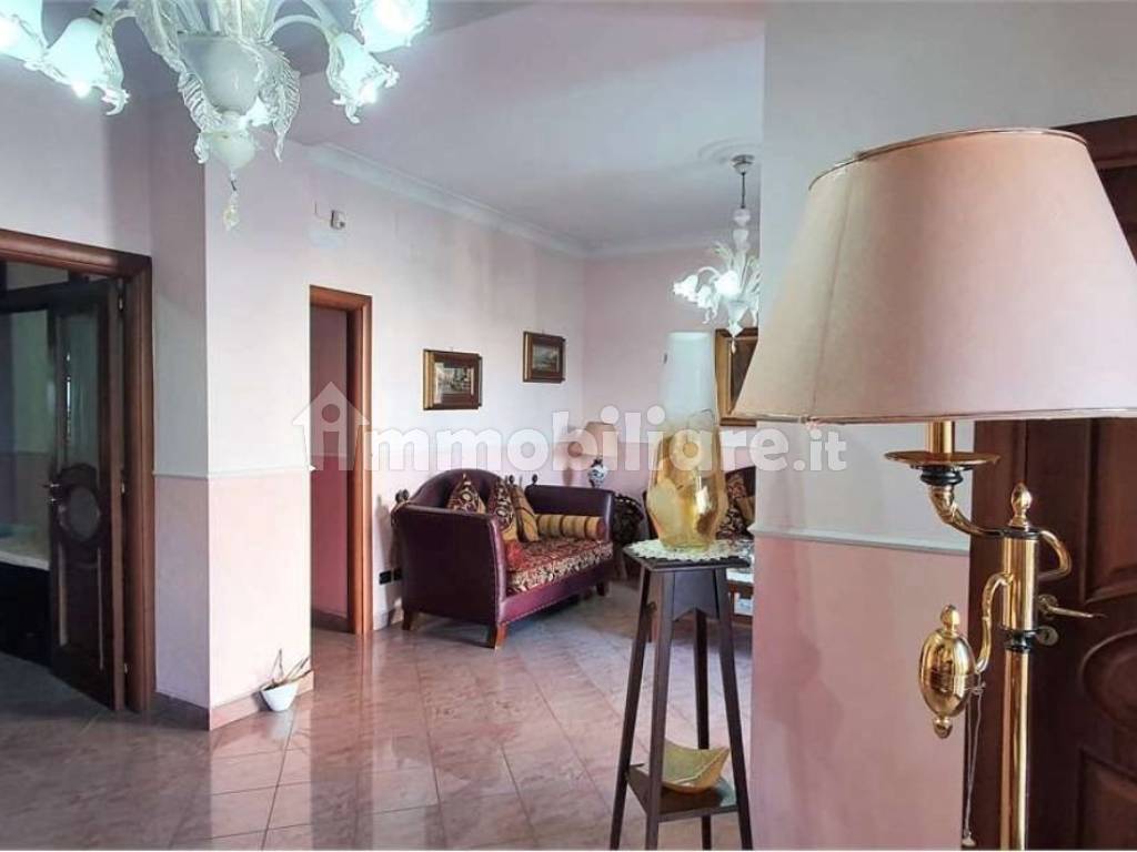 Vendita Appartamento in quartiere Miano. Napoli. Buono stato, primo ...