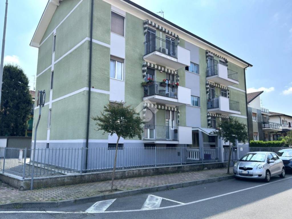 Vendita Appartamento Cusago. Trilocale in via Grassi Soncino 10. Da ...