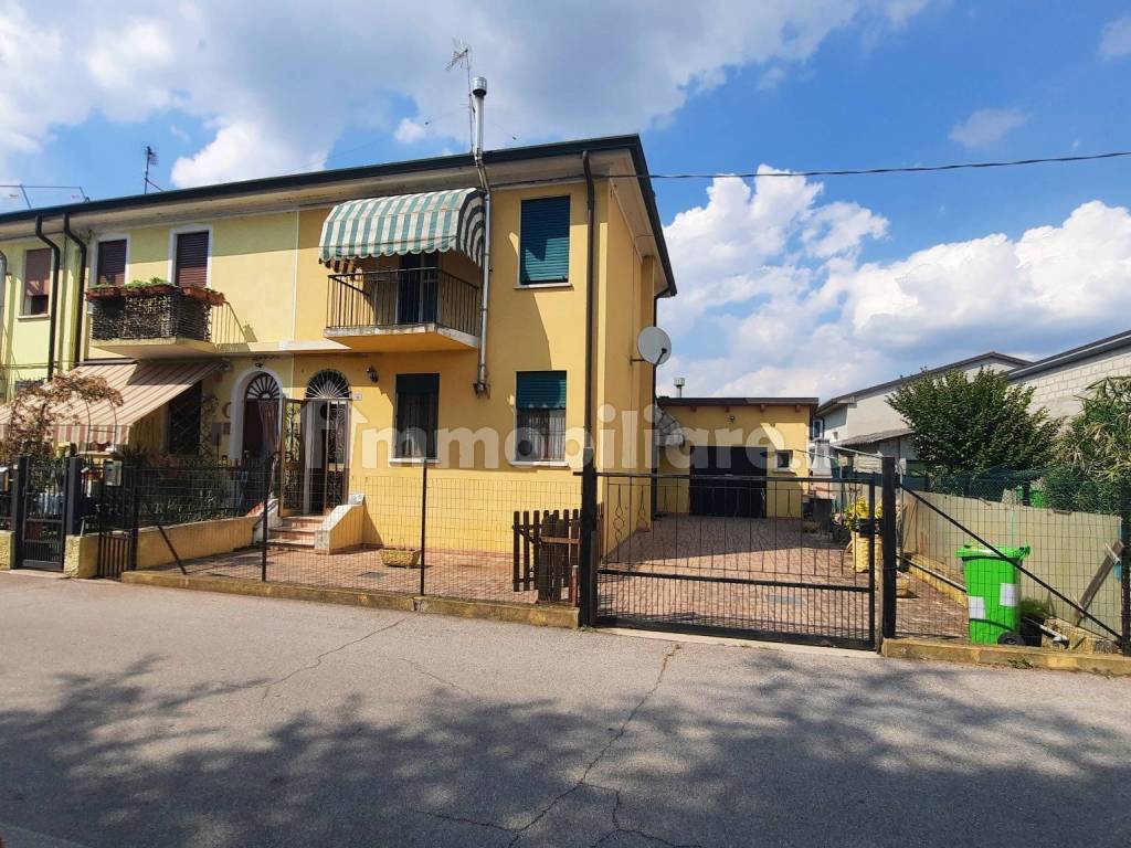 Sale Two-family villa in piazza Martiri della Libertà 52 Pincara ...