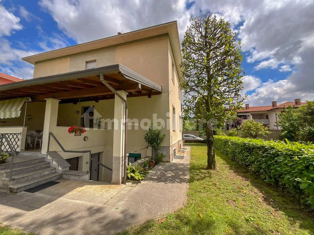 Vendita Villa unifamiliare in via Giotto 4 Magnago. Da ristrutturare ...