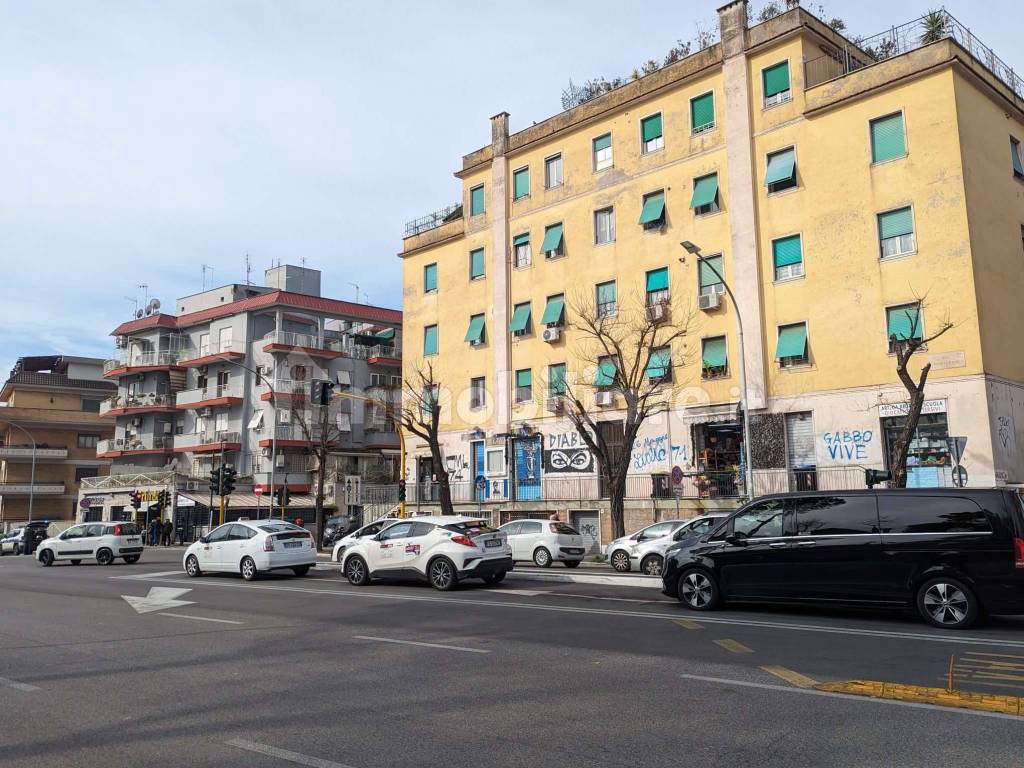 Locale commerciale via Portuense, Roma, Rif. 112346071 - Immobiliare.it