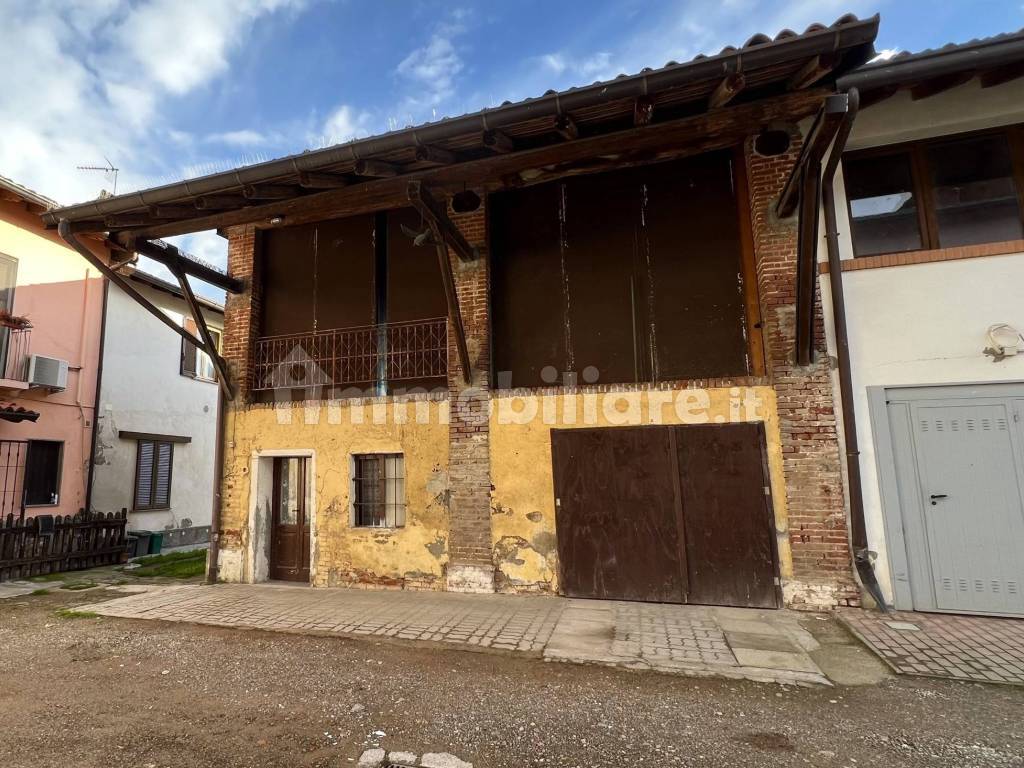 Vendita Rustico Corbetta. Da ristrutturare, posto auto, 126 m², rif ...