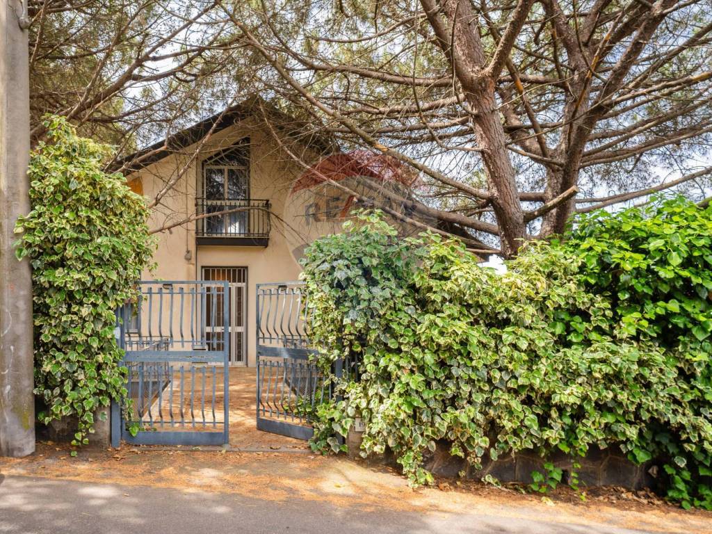 Vendita Villa bifamiliare in via Madonna Del Carmelo 19 Ragalna. Da ...