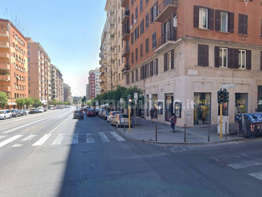 Locale commerciale via Catania, Roma, Rif. 112399303 - Immobiliare.it