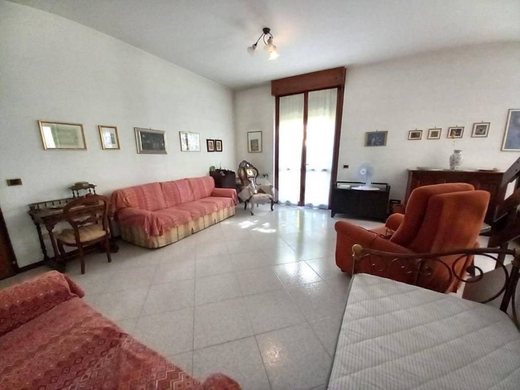 Vendita Appartamento Monza. Quadrilocale in via Riva 2. Buono stato, su ...