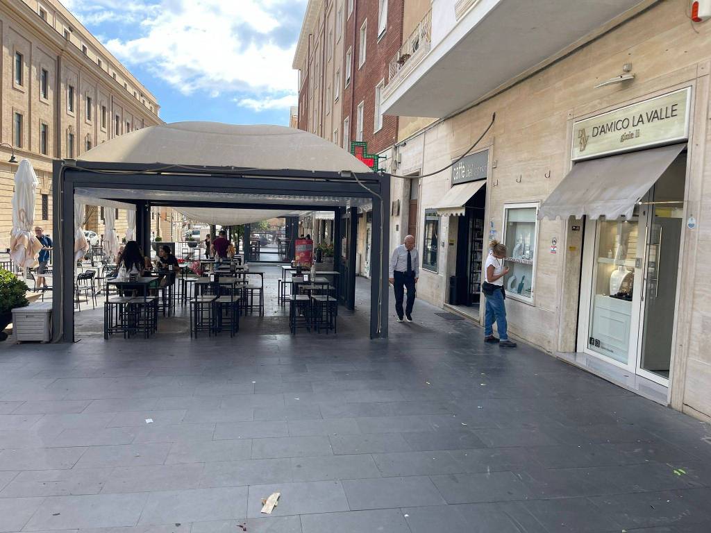 Locale commerciale corso Centocelle, Civitavecchia, Rif. 112593061 ...