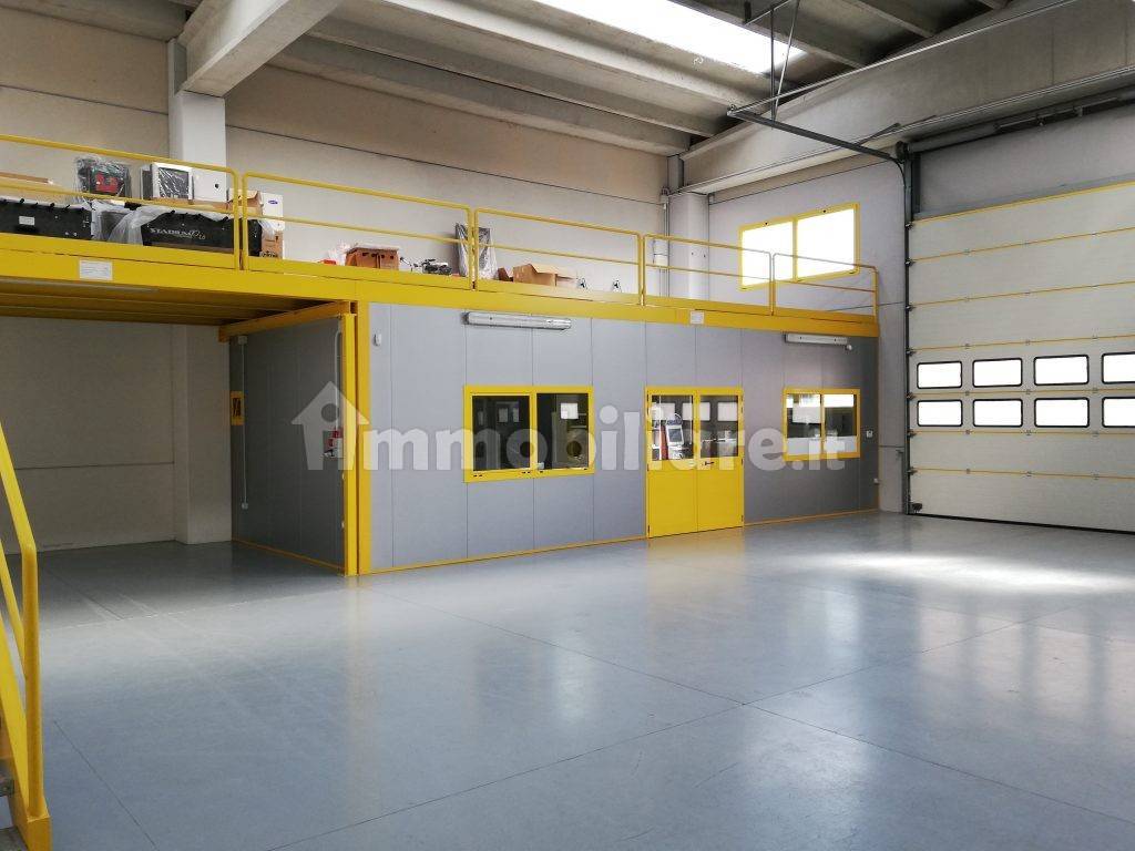 Capannone viale delle Industrie, Cartura, Rif. 112603821 - Immobiliare.it