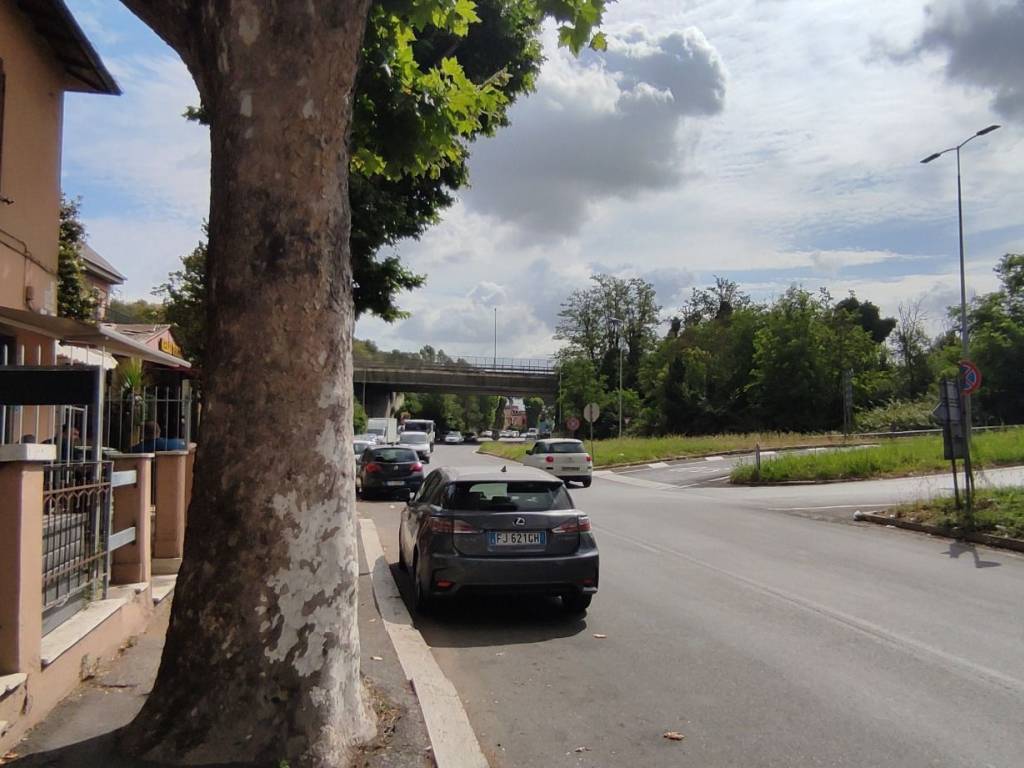 Locale commerciale via Tiberina 27, Roma, Rif. 112604951 - Immobiliare.it