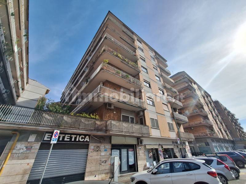 Vendita Appartamento Roma. Trilocale in via dei Durantini. Buono stato ...
