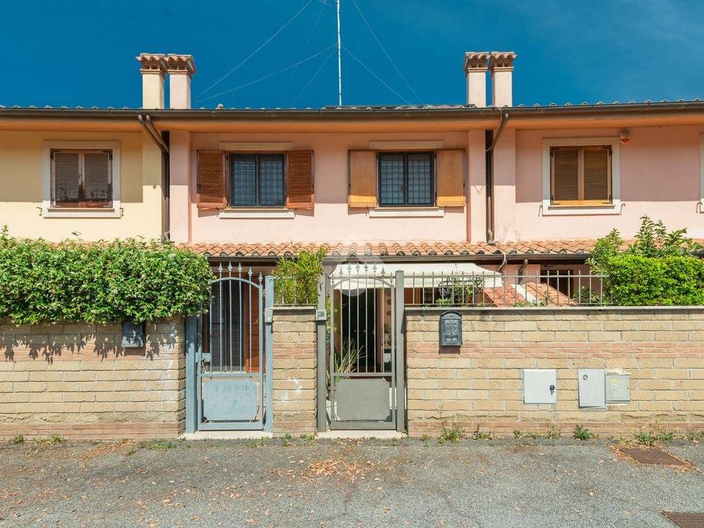 Vendita Villa a schiera in via pietro ubaldo angeletti Roma. Buono ...