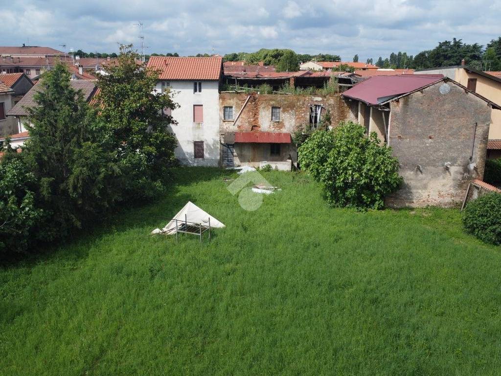 Vendita Rustico in via Fabio Filzi 15 Cerro Maggiore. Da ristrutturare ...