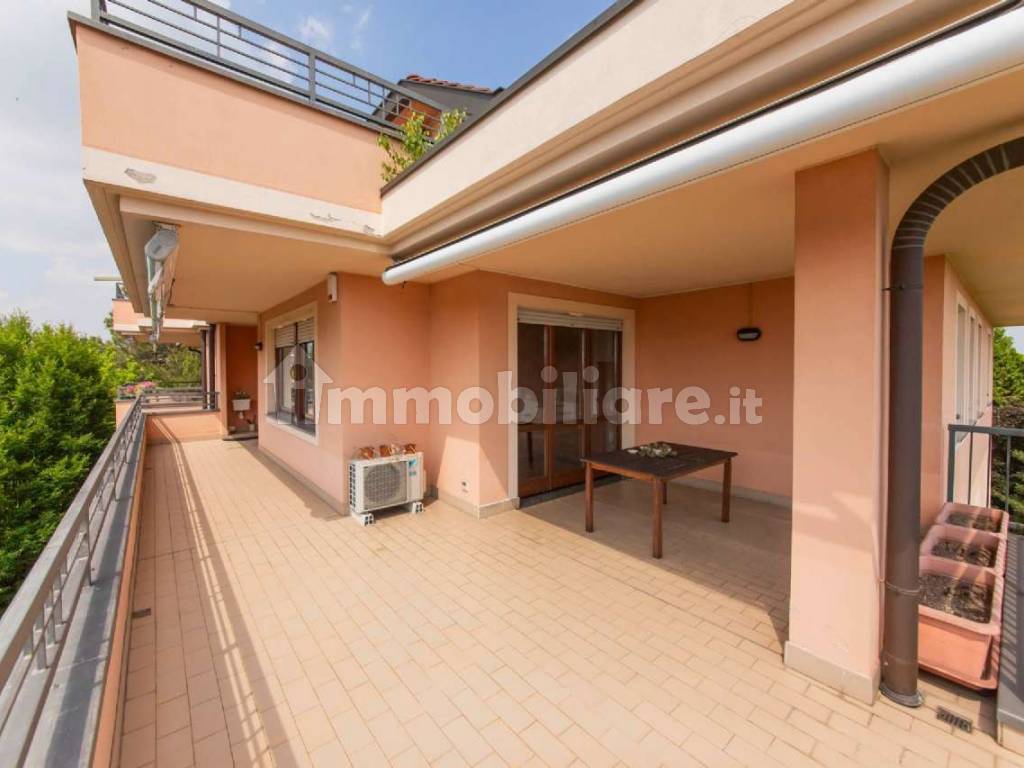 Vendita Attico in via Monte Grappa Arese. Ottimo stato, posto auto, con ...