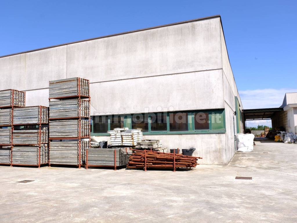 Capannone via Ombriano 10, Capergnanica, Rif. 112681627 - Immobiliare.it