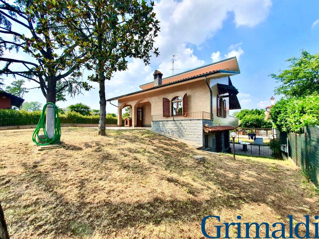 Vendita Villa unifamiliare in via Carlo Bellone Gaggiano. Buono stato ...