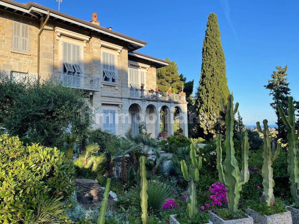 Affitto Appartamento in villa in via Bellavista 3A Bordighera. Buono ...