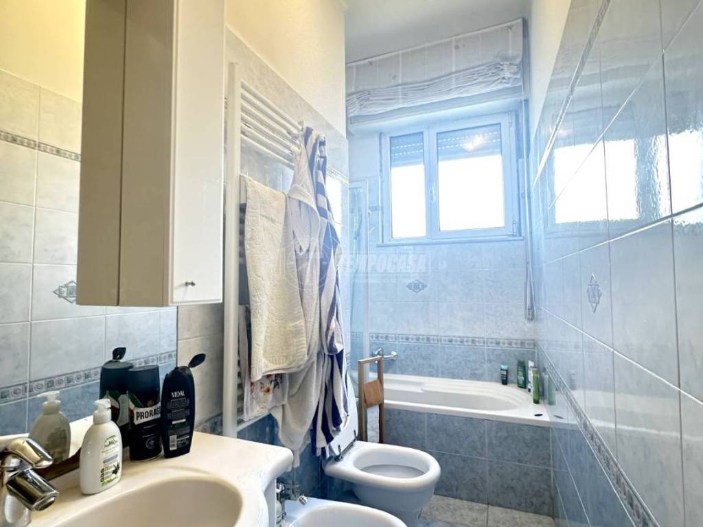 Vendita Appartamento Genova. Trilocale in via Mario Tosa 37. Buono ...