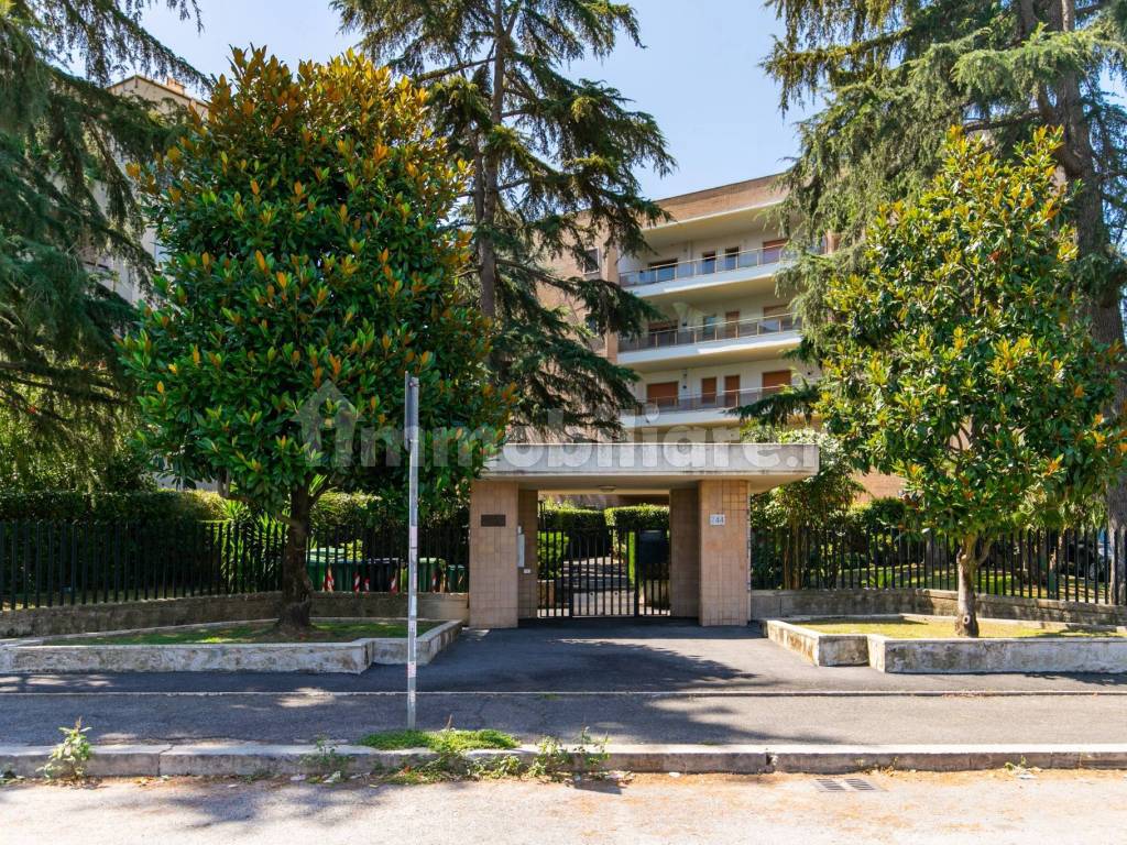 Vendita Appartamento Roma. Trilocale in via Fiume Giallo 244. Da ...