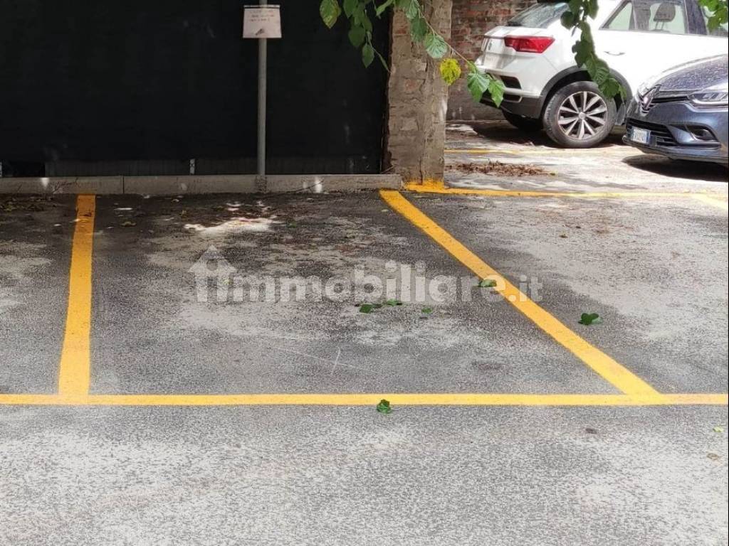 Posto auto - moto via Angelo Ambrogini Poliziano 2, Bologna, Rif ...