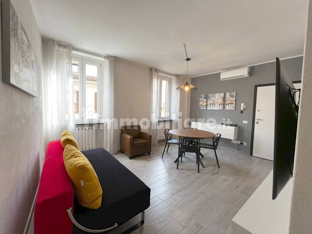 Rent Apartment Milan. 4-room flat in via dell'Ambrosiana 22. Excellent ...