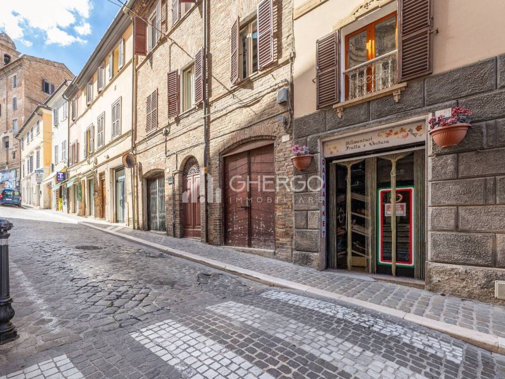 Locale commerciale via matteotti 29, Osimo, Rif. 112904979 - Immobiliare.it