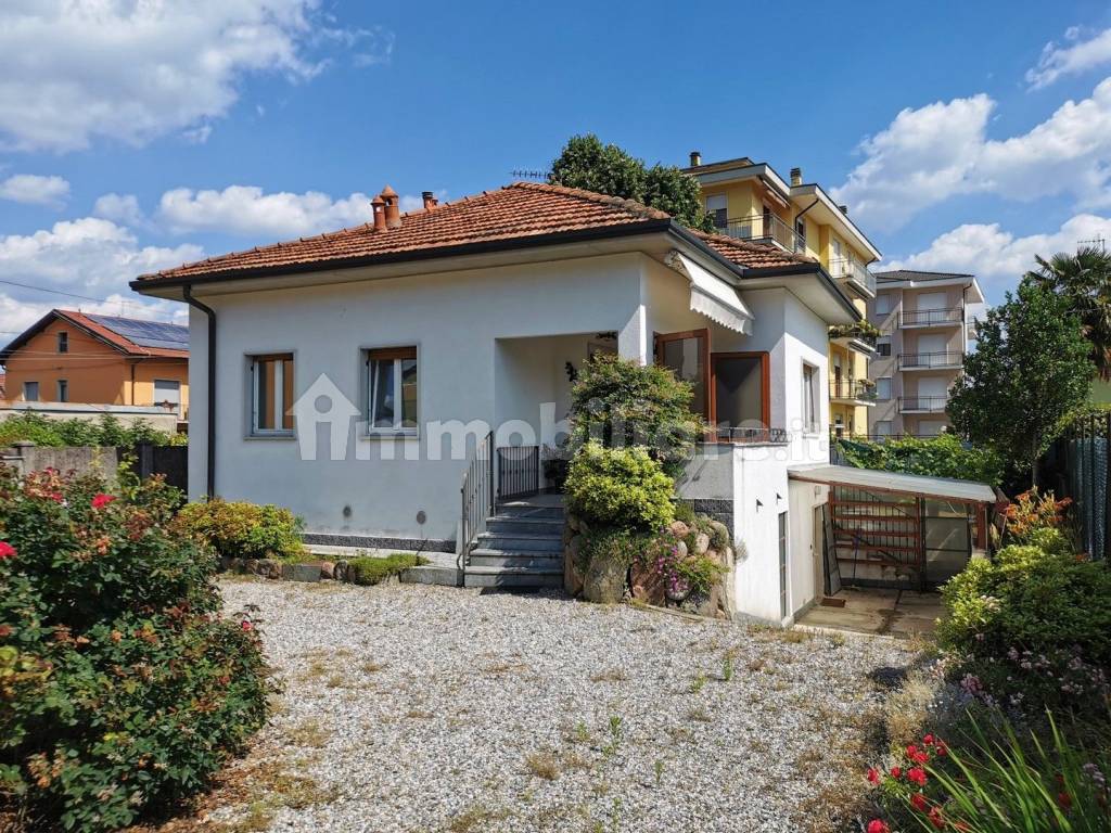 Vendita Villa unifamiliare in via Torni 4 Arcisate. Buono stato, con ...