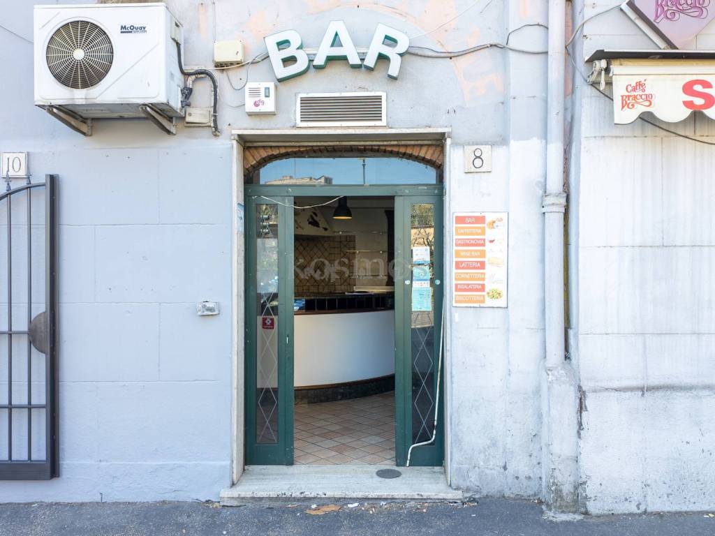 Locale commerciale via Bari, Roma, Rif. 112981451 - Immobiliare.it
