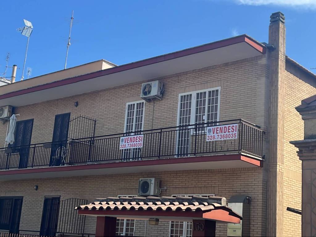 Vendita Appartamento Roma. Quadrilocale in via Monasterace 150. Con ...