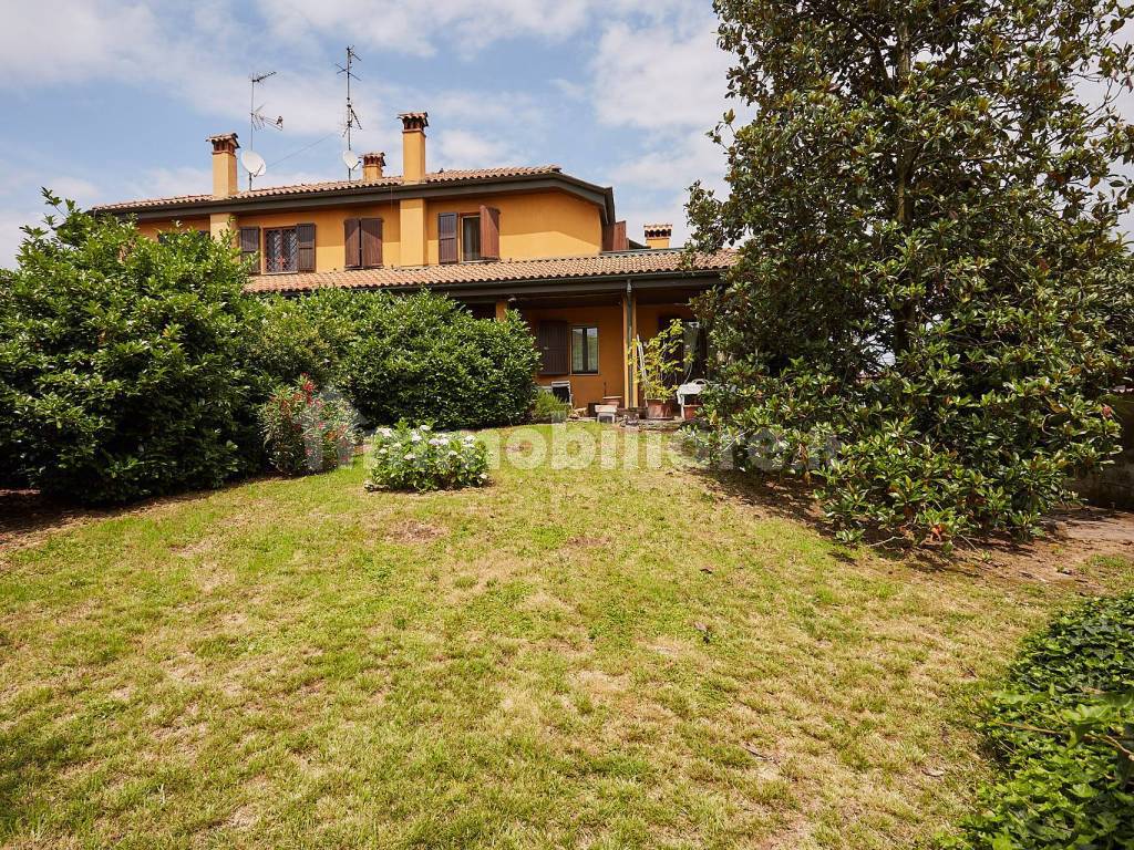 Vendita Villa bifamiliare Vermezzo con Zelo. Buono stato, posto auto ...