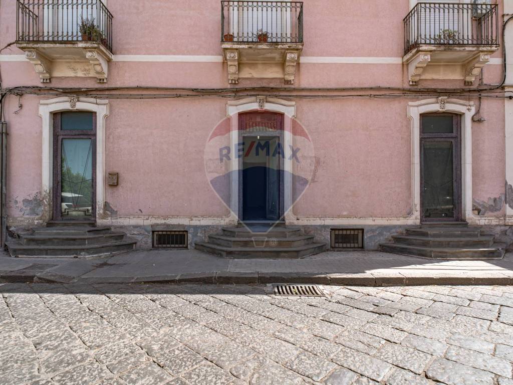 Locale commerciale via Vittorio Emanuele Orlando 61, Biancavilla, Rif ...