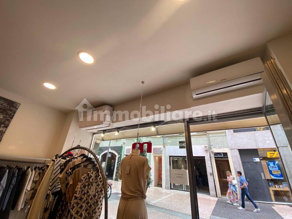 Locale commerciale corso Palestro, Brescia, Rif. 113030515 - Immobiliare.it