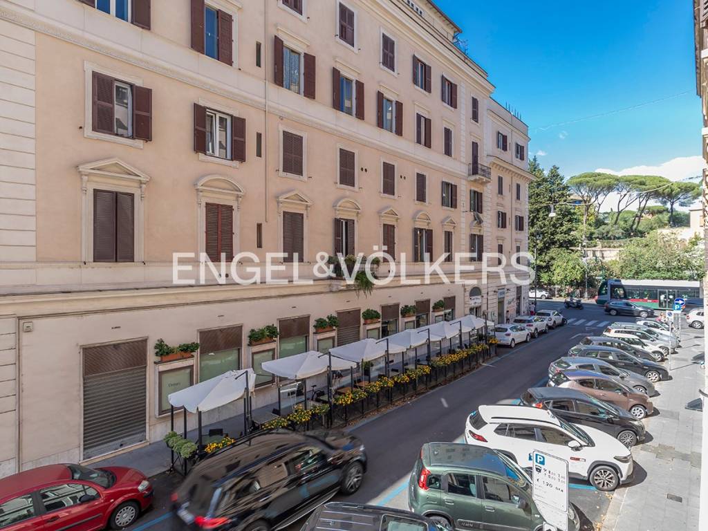 Vendita Appartamento Roma. Trilocale in via Luca della Robbia. Da ...