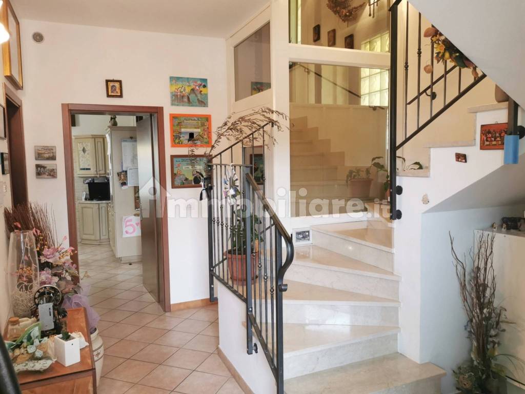 Vendita Villa bifamiliare Monteforte d'Alpone. Ottimo stato, posto auto ...