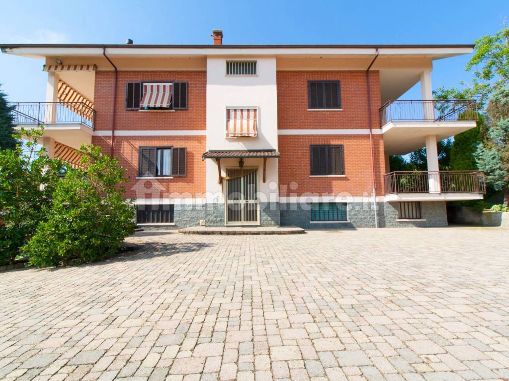 Sale Two-family villa in via delle Viole 15 Barolo. Good condition ...