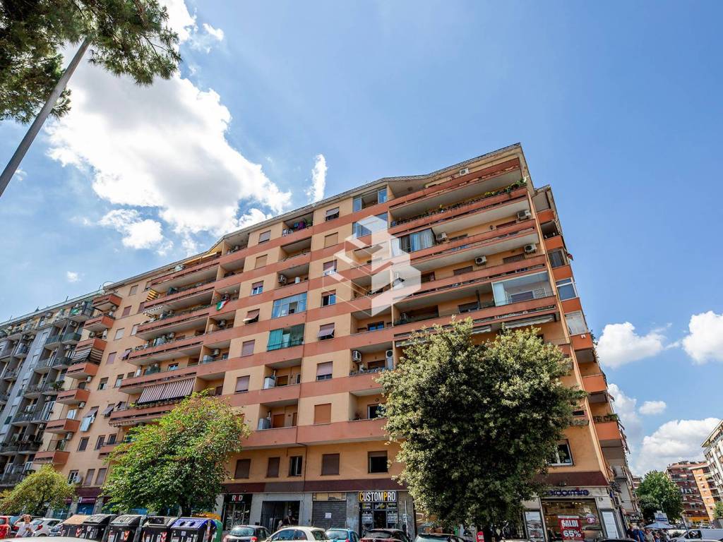 Vendita Appartamento Roma. Trilocale in piazza dei Consoli. Ottimo ...