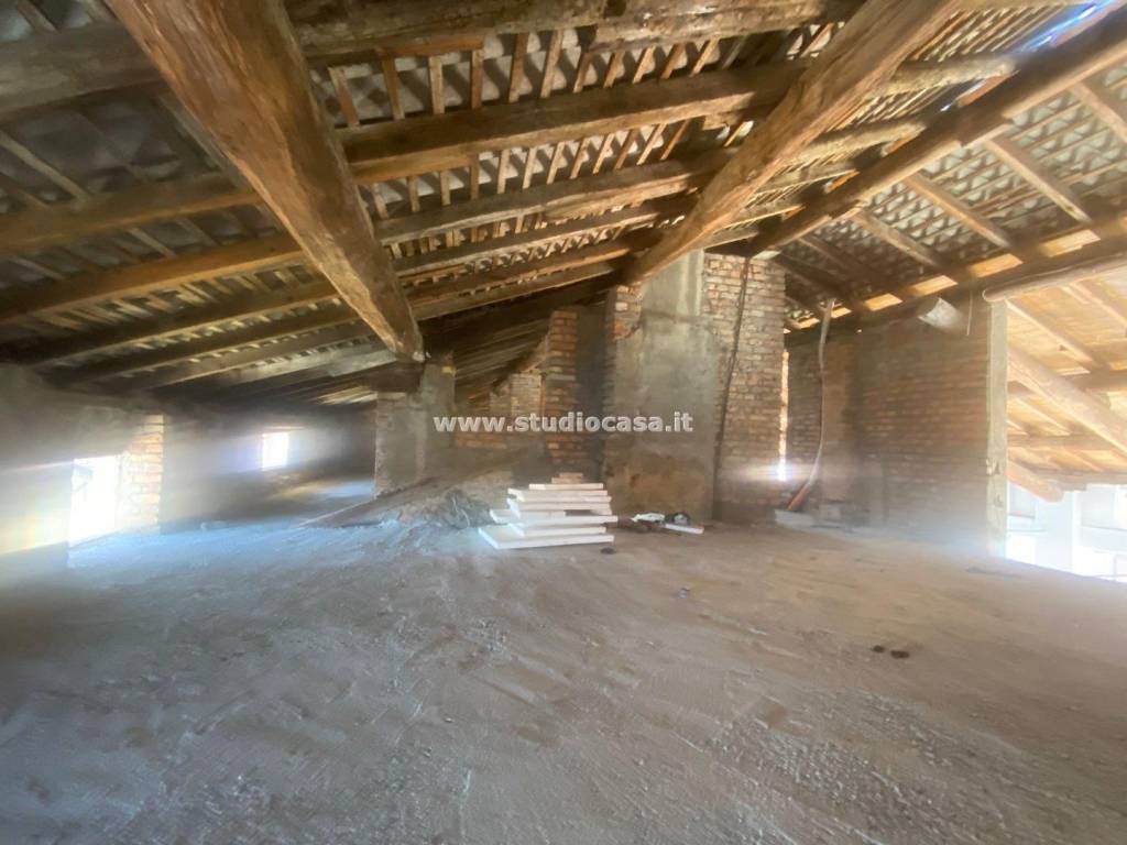 Vendita Rustico Castel Rozzone. Da ristrutturare, 120 m², rif. 113140021