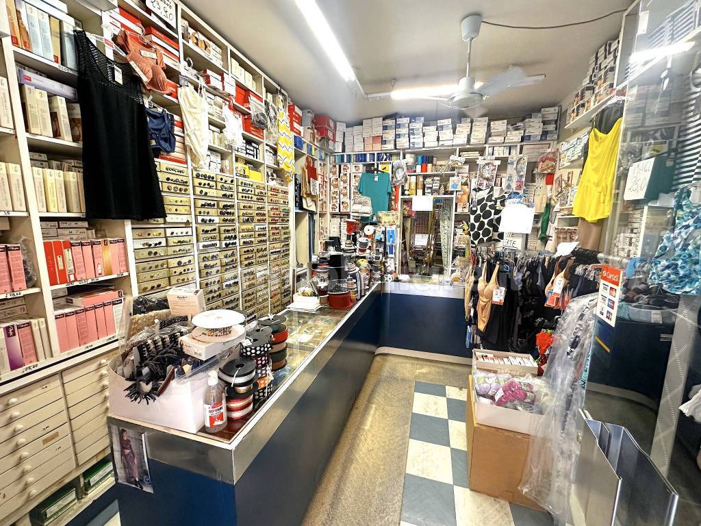 Merceria via Catania, Roma, Rif. 113150821 - Immobiliare.it