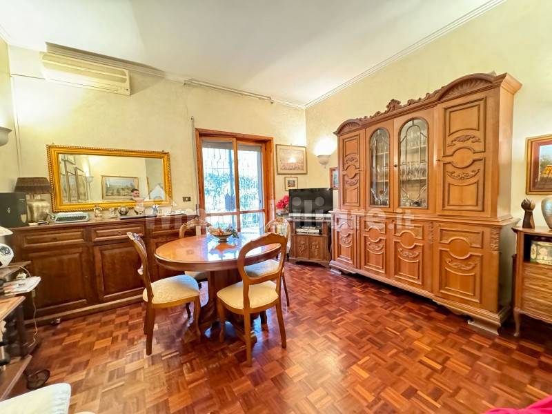 Vendita Appartamento Roma. Trilocale in via Marino Ghetaldi. Buono ...