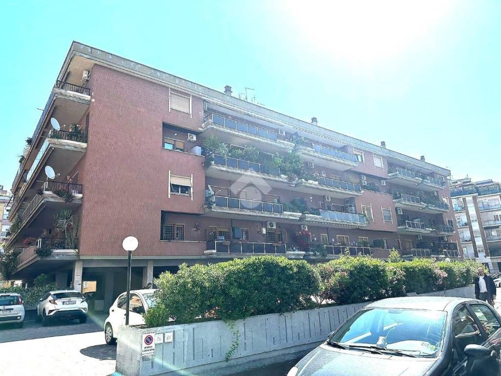 Vendita Mansarda in via Val Maggia Roma. Buono stato, con terrazza, rif ...