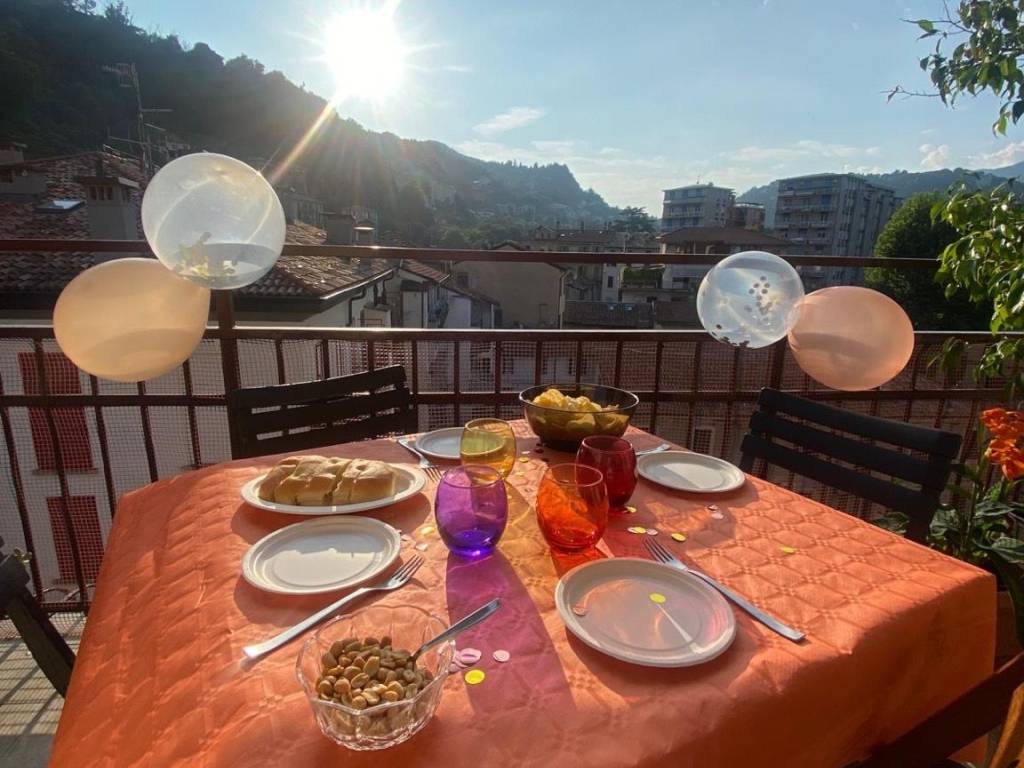 Vendita Attico in via Francesco Raschi Como. Buono stato, posto auto ...