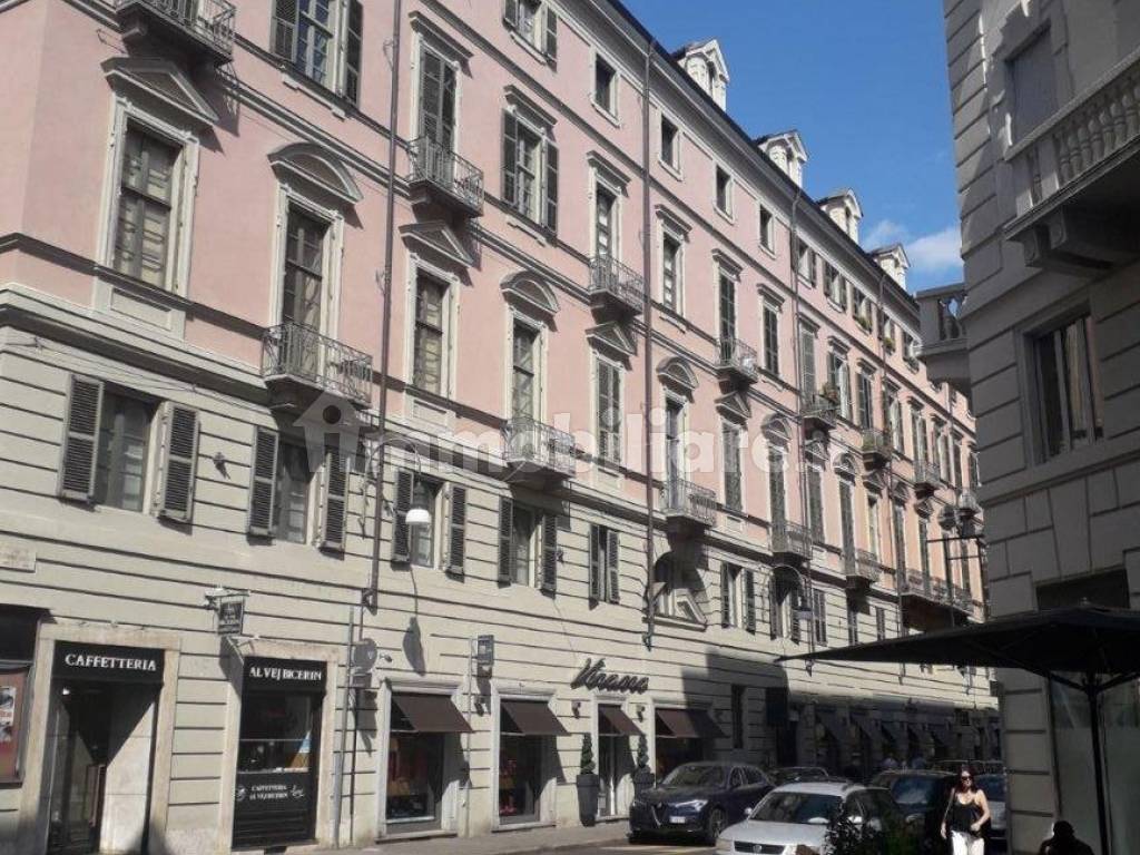 Vendita Appartamento Torino. Trilocale in via Carlo Alberto 27. Buono ...