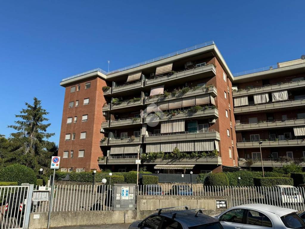 Vendita Appartamento Roma. Bilocale in via Fiume delle Perle 182. Buono ...