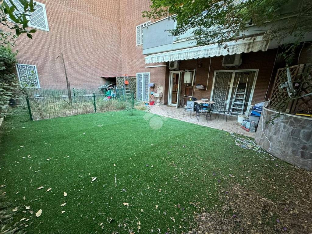 Vendita Appartamento Roma. Bilocale in via Fiume delle Perle 182. Buono ...